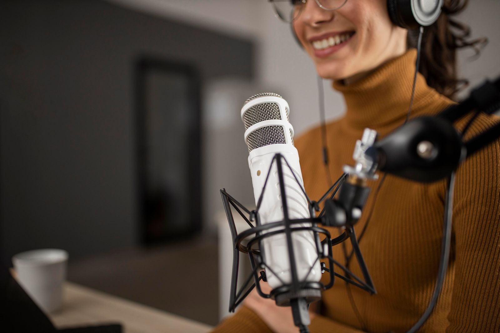 11 Japanese Radio Stations to Learn the Japanese Language